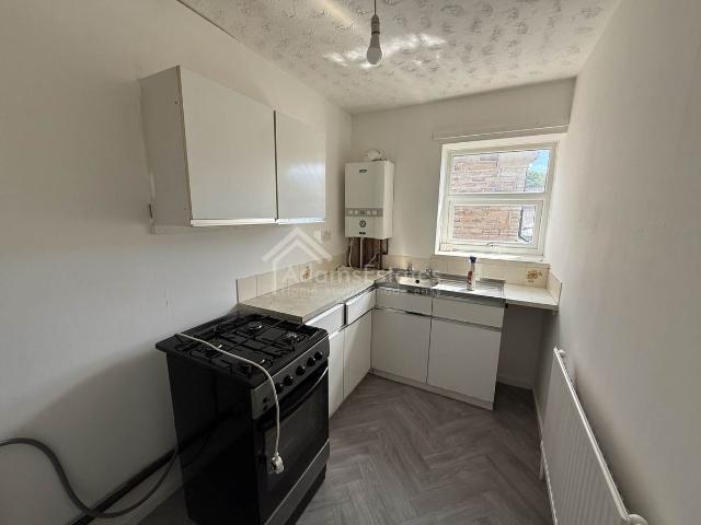 Lees Hall Road, Dewsbury WF12, 1 bed flat to rent, £610 pcm | PrimeLocation