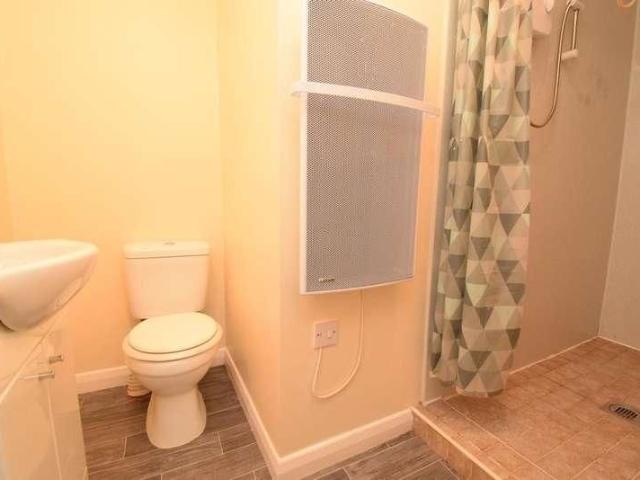 Lees Hall Road, Dewsbury, WF12