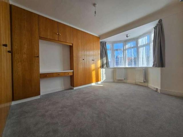 Leeside Crescent, NW11
