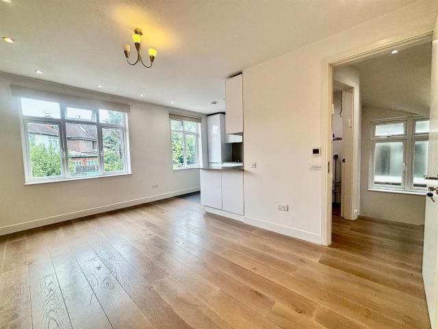 Leeside Crescent, London NW11, 2 bed flat to rent, £2,850 pcm | PrimeLocation