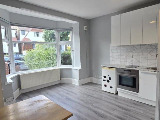 Leeside Crescent, Temple Fortune NW11, Studio to rent, £4,767 pcm | PrimeLocation