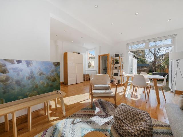 Leeside Crescent, Temple Fortune, London NW11, 3 bed property to rent, £3,575 pcm | PrimeLocation