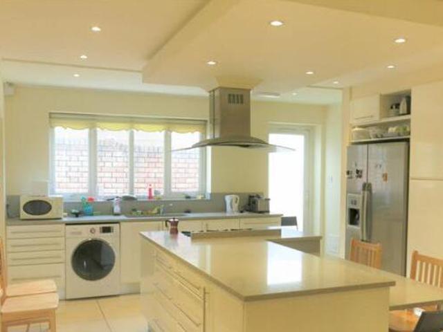 Leeside Crescent, Temple Fortune, 9 Bedroom Detached