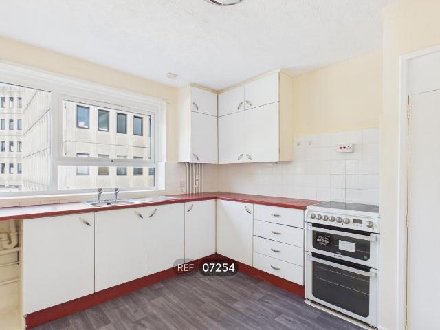 Leeson House, St. Marys Court, Peterborough PE1, 3 bed flat to rent, £995 pcm | PrimeLocation