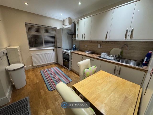 Leesons Hill, Orpington BR5, Studio to rent, £1,250 pcm | PrimeLocation