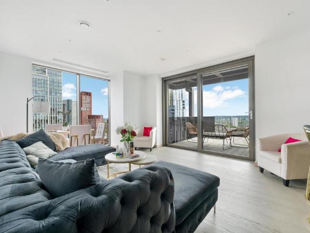Legacy Building, Embasy Gardens. 2 bed apartment to rent £5,417 pcm £1,250 pw