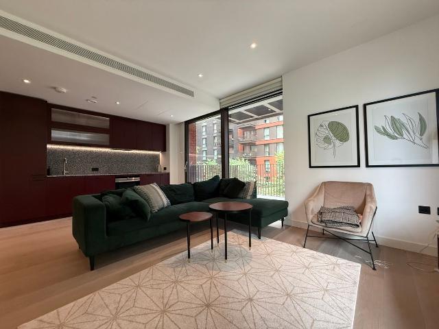 Flat Share In Legacy Building, Embassy Gardens, London SW11, Room to rent, £2,210 pcm | PrimeLocation