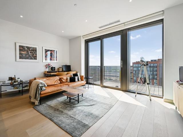 Legacy Building, Embassy Gardens. 1 bed apartment to rent £3,900 pcm £900 pw