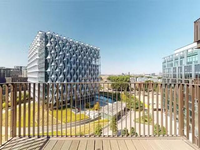 Legacy Building, Embassy Gardens. 2 bed apartment to rent £4.