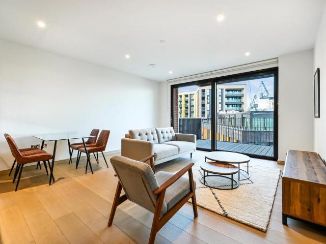 Legacy Building, Embassy Gardens. 2 bed flat to rent £4,333 pcm £1,000 pw