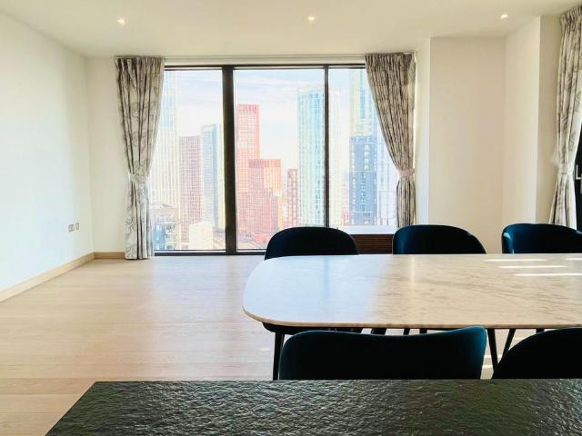 Legacy Building, Viaduct Gardens. 2 bed apartment to rent £5,600 pcm £1,292 pw