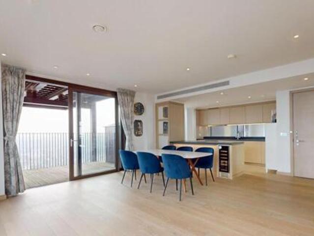 Legacy Building, Viaduct Gardens, 2 Bedroom Apartment
