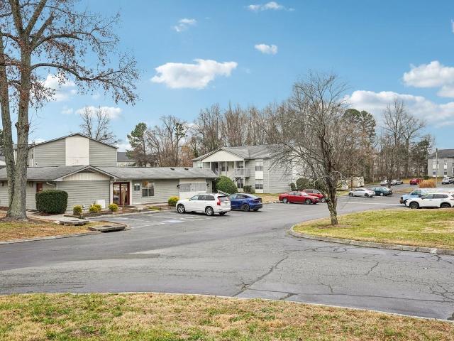 Legacy Pointe Apartments 1 Bedroom Apartment for Rent at 9 Summertree Ln, Greensboro, NC 27406