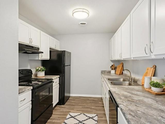 Legacy Pointe Apartments 2 Bedroom Apartment for Rent at 9 Summertree Ln, Greensboro, NC 27406