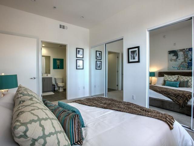 Legendary Glendale 2 Bedroom Apartment for Rent at 300 N Central Ave, Glendale, CA 91203 City Center