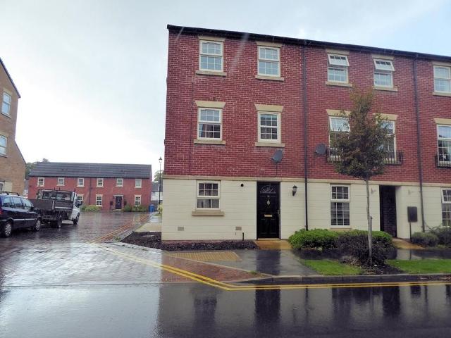 Legends Way, Hull HU4, 2 bed end terrace house to rent, £725 pcm | PrimeLocation