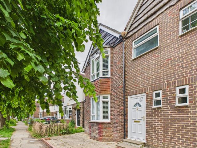 Leith View Road, Horsham RH12, 3 bed semi detached house to rent, £2,100 pcm | PrimeLocation