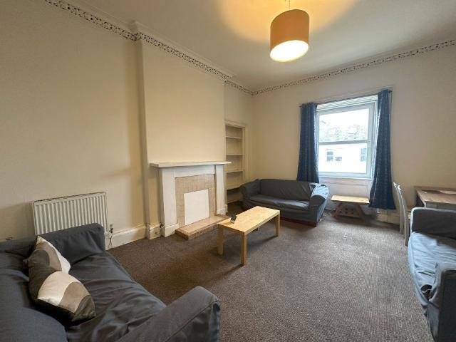 Leith Walk, Edinburgh EH6, 3 bed flat to rent, £1,950 pcm | PrimeLocation