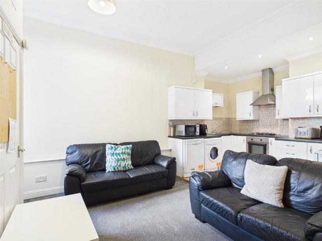Leith Walk, Edinburgh, Midlothian, EH6 5 bed apartment to rent £3,200 pcm £738 pw
