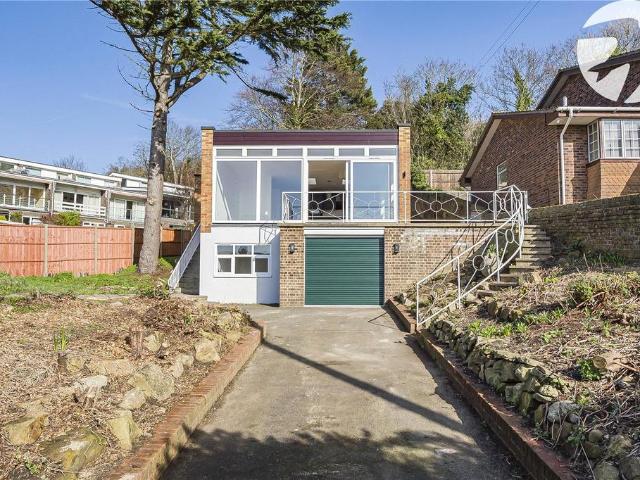 Leith Park Road, Gravesend, Kent, DA12 3 bed detached house to rent £2,250 pcm £519 pw