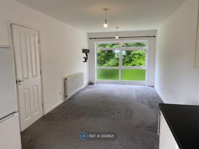 Leicester Close, Smethwick B67, 1 bed flat to rent, £800 pcm | PrimeLocation