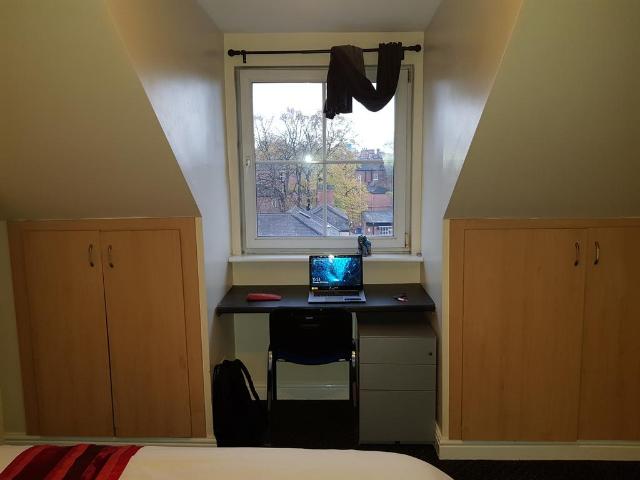 Leicester LE2 3 bed flat to rent £1,105 pcm £255 pw