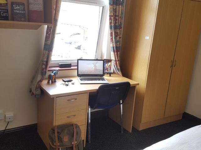 Leicester LE2 4 bed flat to rent £1,473 pcm £340 pw