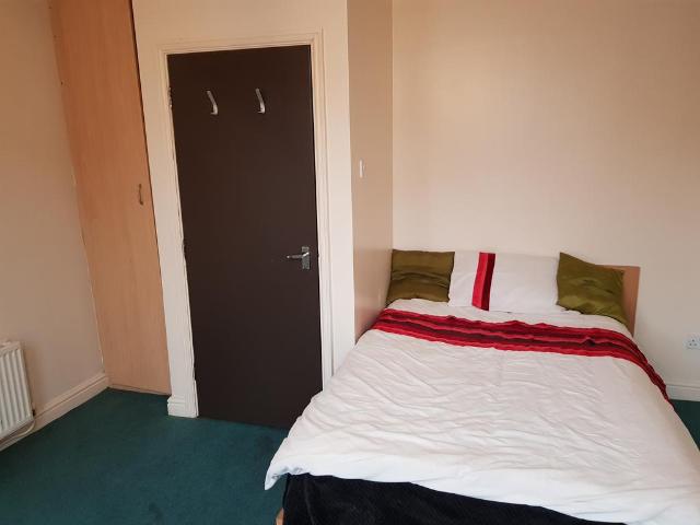 Leicester LE2 4 bed flat to rent £1,473 pcm £340 pw