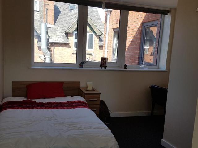 Leicester LE2 5 bed flat to rent £2,275 pcm £525 pw
