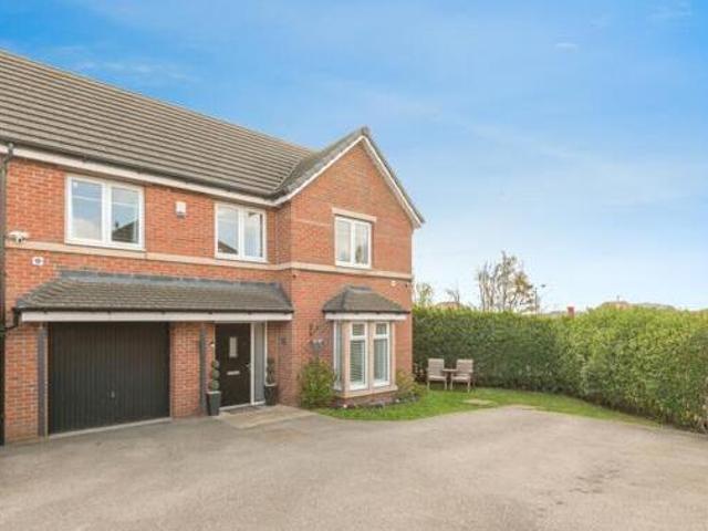 Leicester Square, Leeds, 4 Bedroom Detached