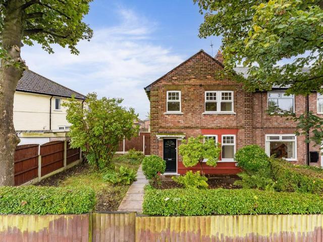 Leigh Avenue, Widnes WA8 3 bed end of terrace house to rent £1,095 pcm £253 pw