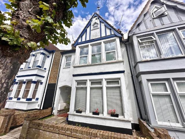 Leigh Hall Road, Leigh On Sea, Essex 1 bed flat to rent £1,000 pcm £231 pw