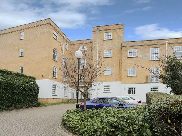 Leigh Hunt Drive, Southgate N14, 2 bed flat to rent, £1,750 pcm | PrimeLocation
