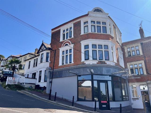 Leigh Park Road, Leigh On Sea, Essex 1 bed flat to rent £1,295 pcm £299 pw