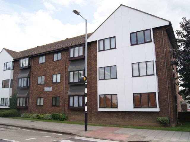 Leigh Road, Ospreys SS9, 2 bed flat to rent, £1,350 pcm | PrimeLocation