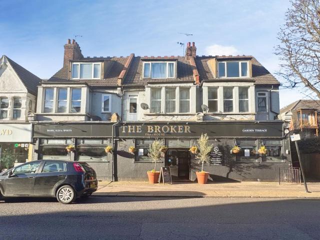 Leigh Road, Leigh On Sea 3 bed flat to rent £1,650 pcm £381 pw
