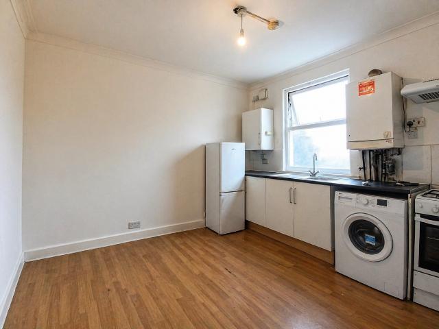 Leigh Road, London E6, 2 bed flat to rent, £1,500 pcm | PrimeLocation