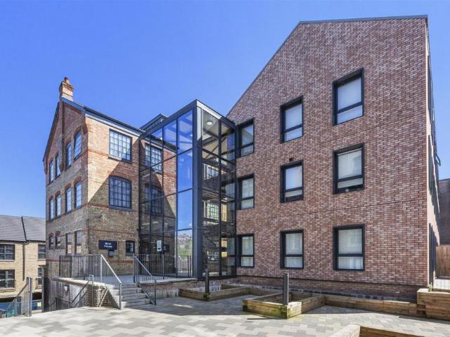Leigh Street, High Wycombe HP11 1 bed flat to rent £1,175 pcm £271 pw