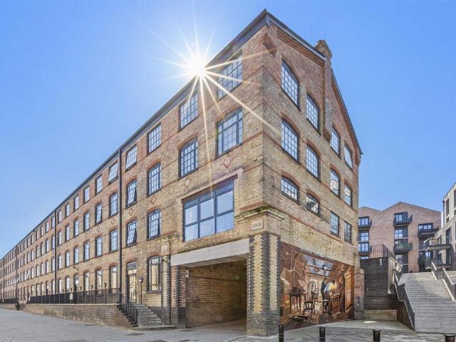 Leigh Street, High Wycombe HP11, Studio to rent, £1,100 pcm | PrimeLocation