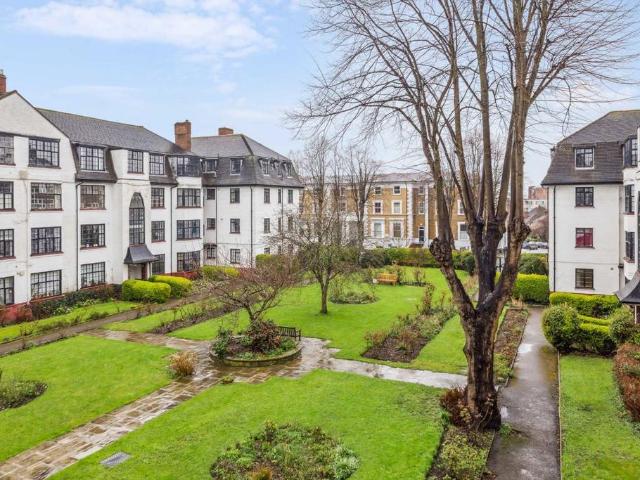 Leigham Avenue, London SW16 2 bed flat to rent £2,100 pcm £485 pw