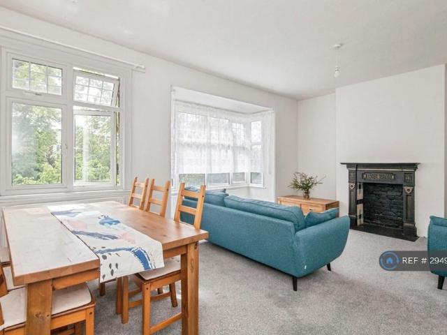 Leigham Court Road, London, SW16 3 bed maisonette to rent £2,500 pcm £577 pw