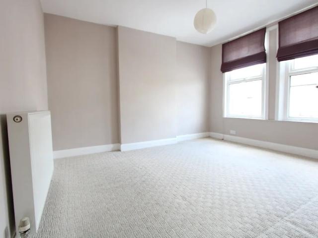 Leigham Court Road, London SW16, 1 bed flat to rent, £1,500 pcm | PrimeLocation