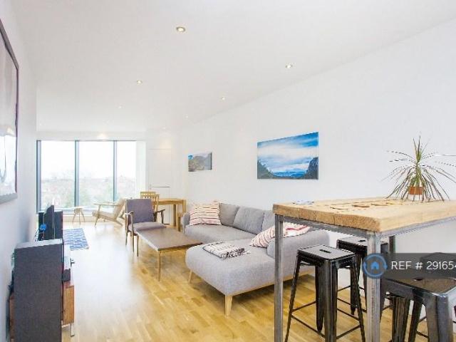 Leigham Court Road, London, SW16 1 bed penthouse to rent £2,250 pcm £519 pw