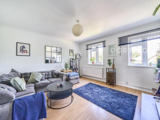 Leigham Court Road, London, SW16 2 bed flat to rent £1,900 pcm £438 pw