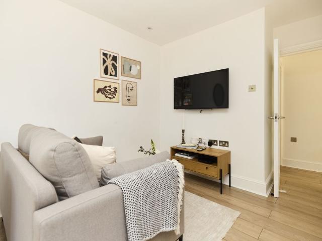 Leigham Court Road, London, SW16