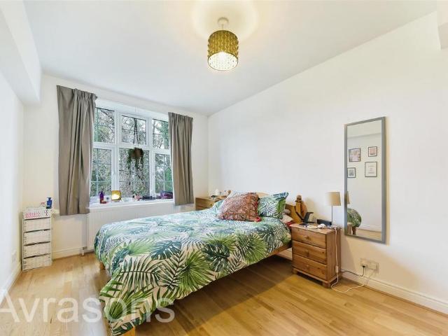Leigham Court Road, Streatham, London 4 bed flat to rent £3,500 pcm £808 pw