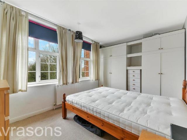 Leigham Court Road, Streatham, London 2 bed flat to rent £1,900 pcm £438 pw