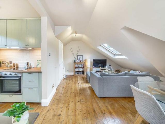 Leigham Vale, London SW16 1 bed flat to rent £1,750 pcm £404 pw