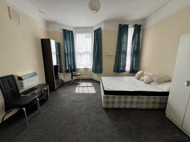 Leigham Vale, Streatham Hill SW16, 1 bed flat to rent, £1,395 pcm | PrimeLocation