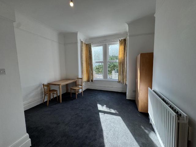 Leigham Vale, Streatham SW16, 1 bed flat to rent, £1,445 pcm | PrimeLocation